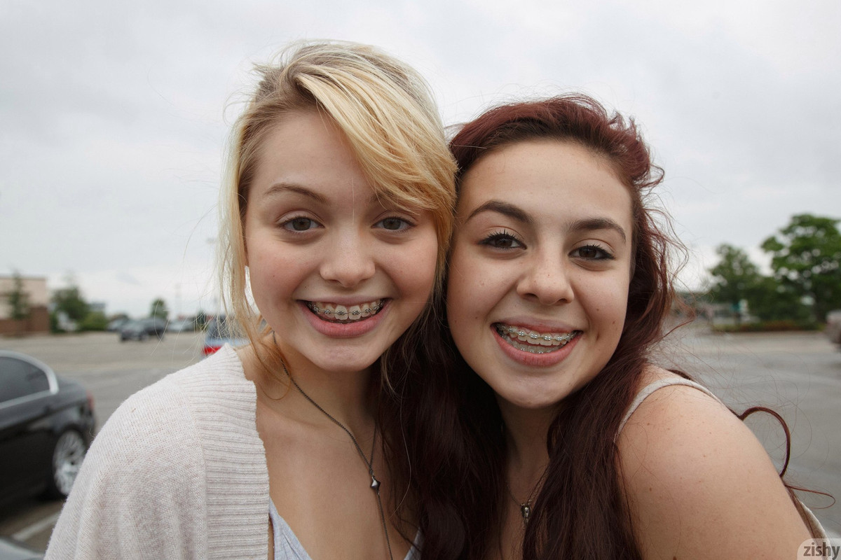 Girl 1938 Gia Strachen & Vicky Roma — Postimages