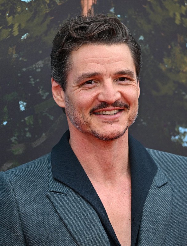 Pedro Pascal 038 — Postimages
