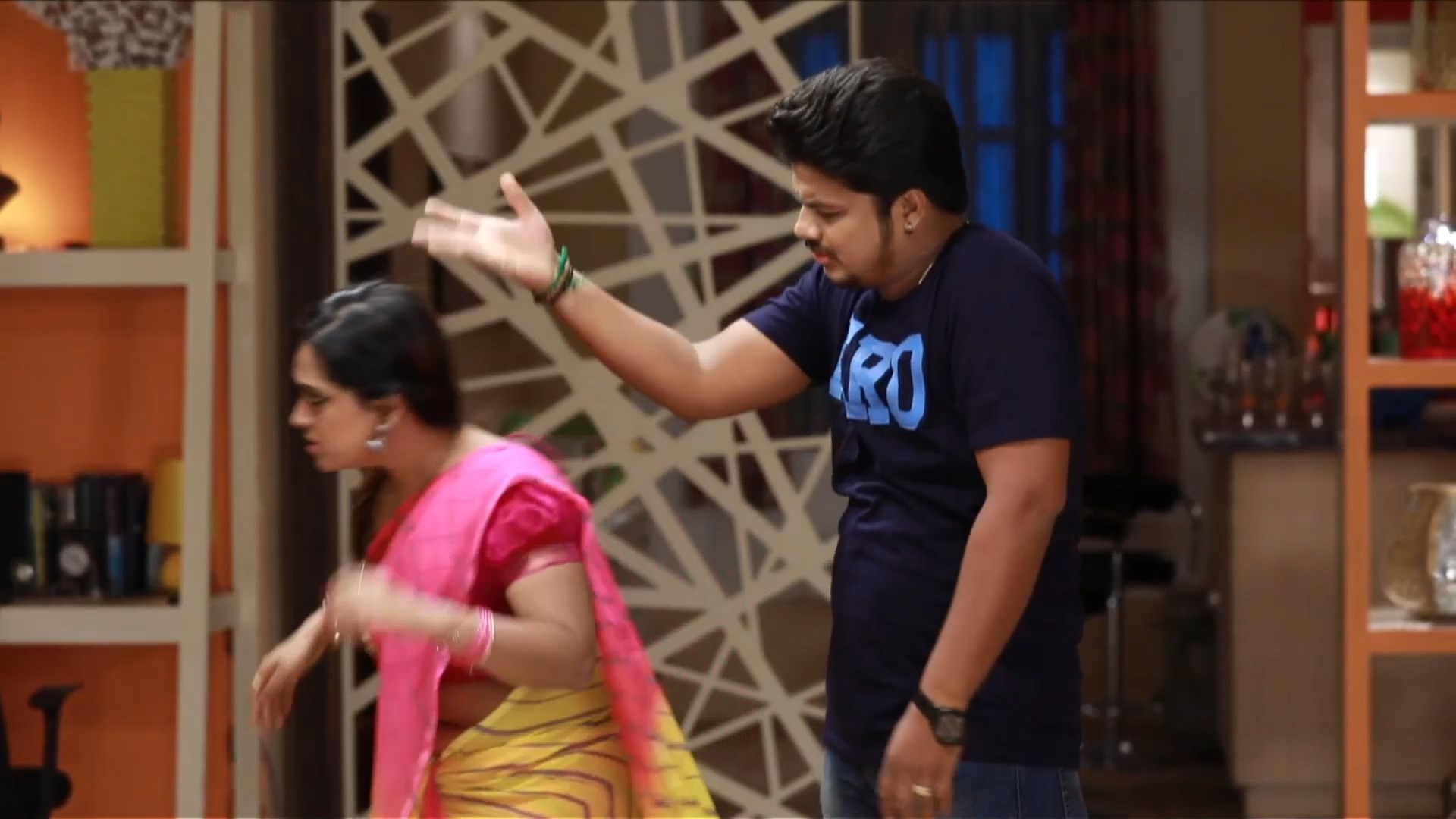 Tamil Serial actress Sexy Wide Navel Show mkv snapshot 00 01 075 ...