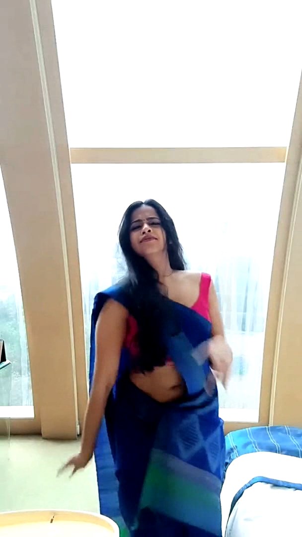 Sadhika Venugopal Big Deep Open navel in Violet Saree and Cleavage Show divx snapshot 01 57 800 ...