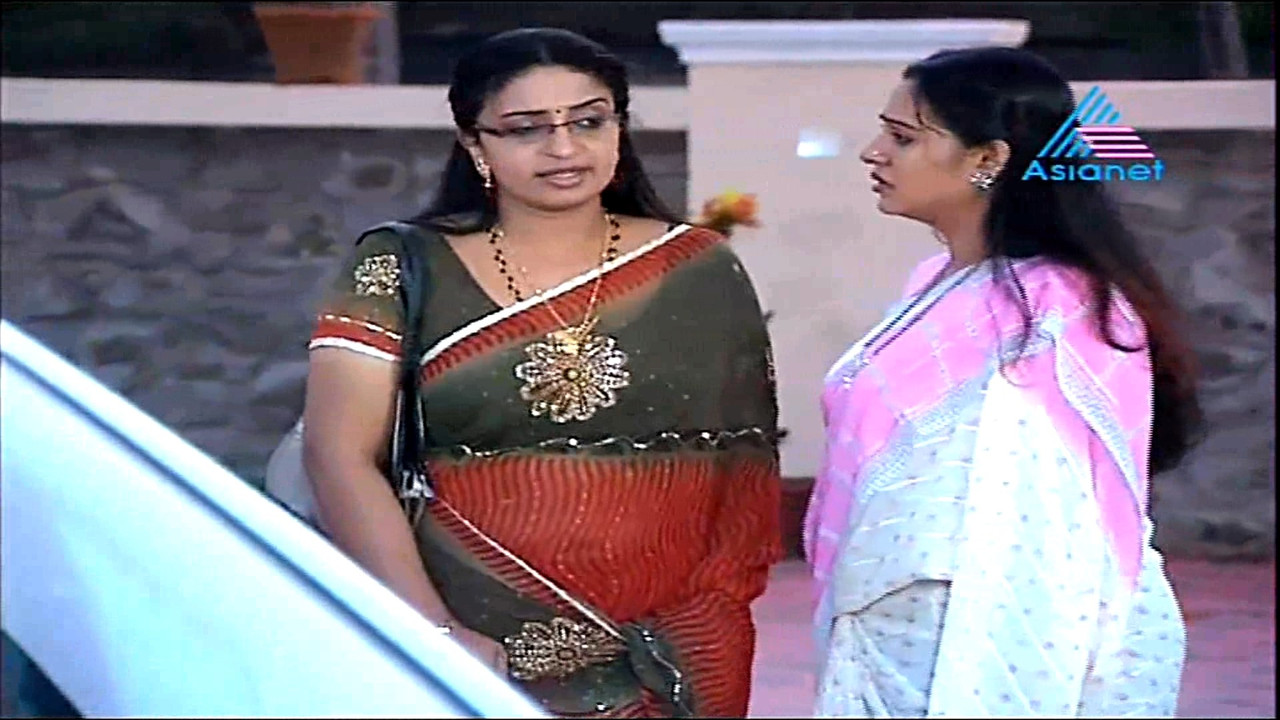 Sona nair navel through saree divx snapshot 00 06 531 — Postimages