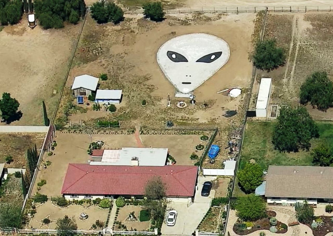 A Alien — Postimages