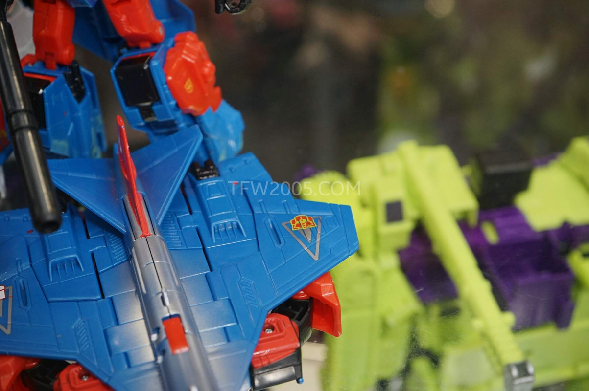 SDCC2015 Hasbro Case Transformers Combiner Wars — Postimages