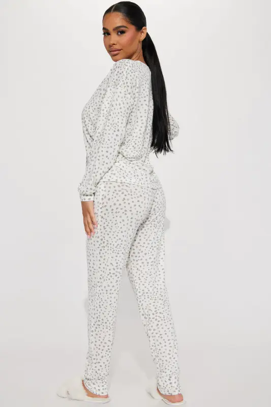 02 28 23 Studio5 TA AC 10 33 30 5 KL029 ST58542 Leopard 13839 DG 468x 2x — Postimages