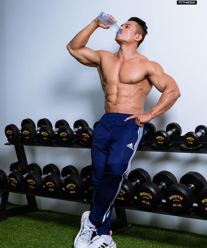 Bao Kaijeaw - VĐV thể hình menly Thái đóng clip sục cặc