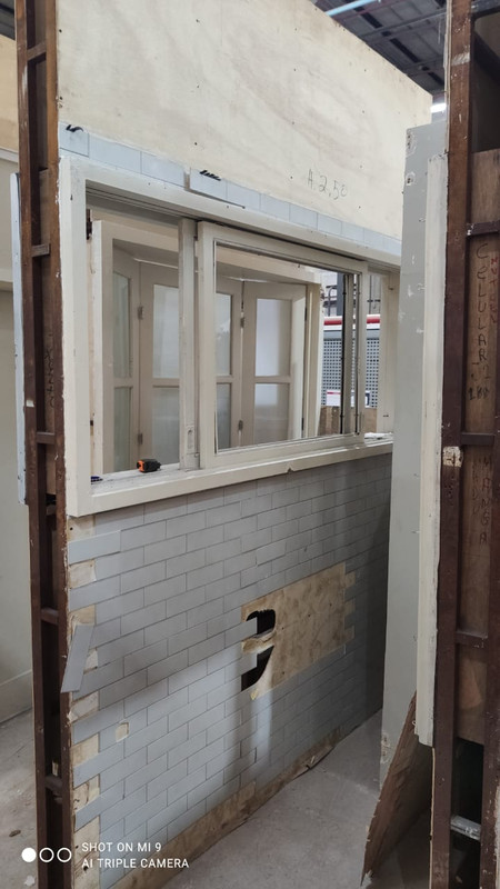 TAÍS SALAS J1 E 240x20x330 — Postimages