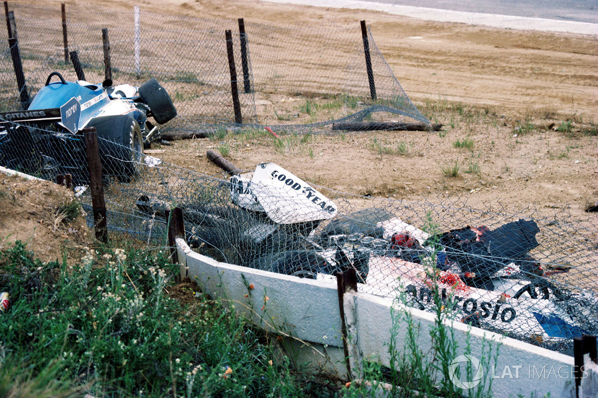 f1 south african gp 1977 the shadow dn8 of tom pryce sits at crowthorne ...