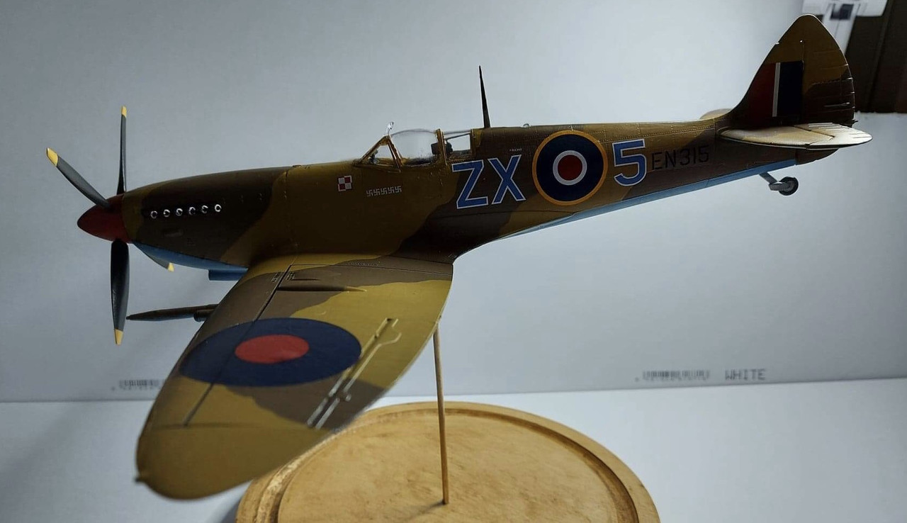 Spitfire Mk lX 145 Sqdn 1943 - Ready for Inspection - Aircraft ...