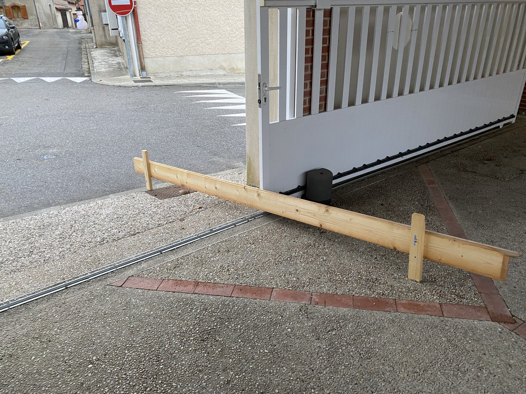 767 EC221 E555 42 F3 9 B5 E F95 AC08 A26 BD — Postimages