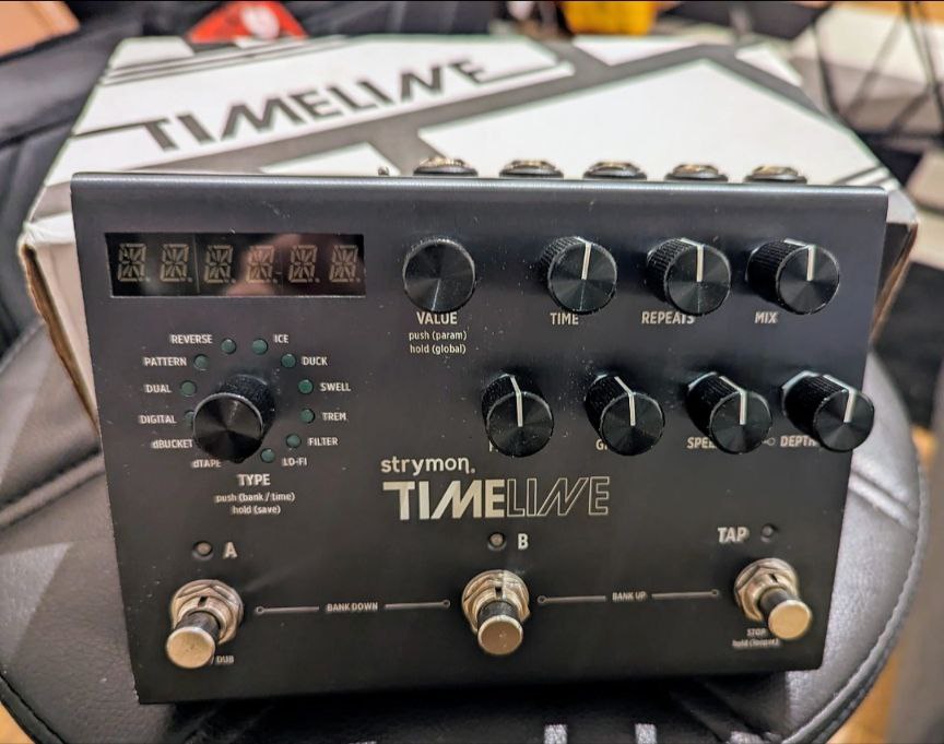 FS Strymon, Decibelics, SUF, Gig rig QMX6, CIOKS, TC, Walrus and JAM ...