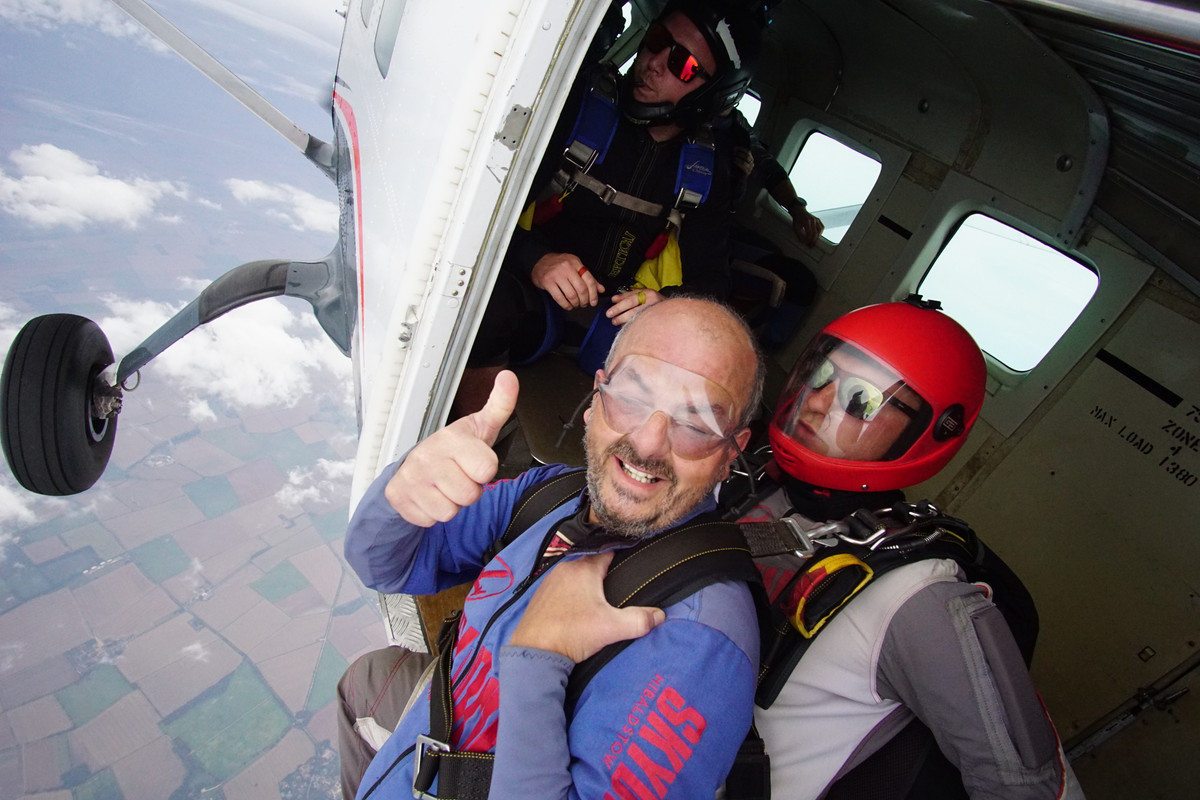Phil's Skydive! 0004 — Postimages