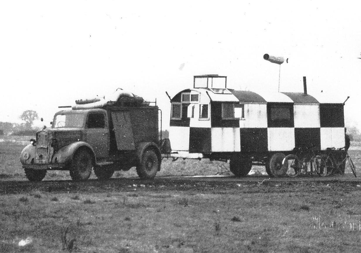 Commer Q2 RAF pre heating van towing runway control van trailer ...