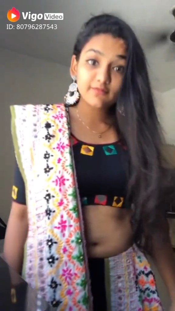 Cute girl big deep navel in black saree mp4 snapshot 00 01 007 — Postimages