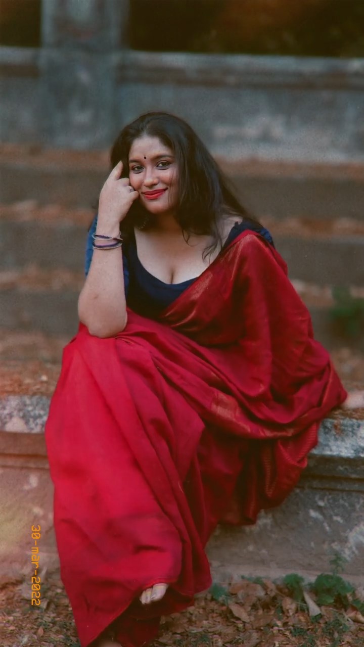 Singer Radhika cleavage show mp4 snapshot 00 09 341 — Postimages