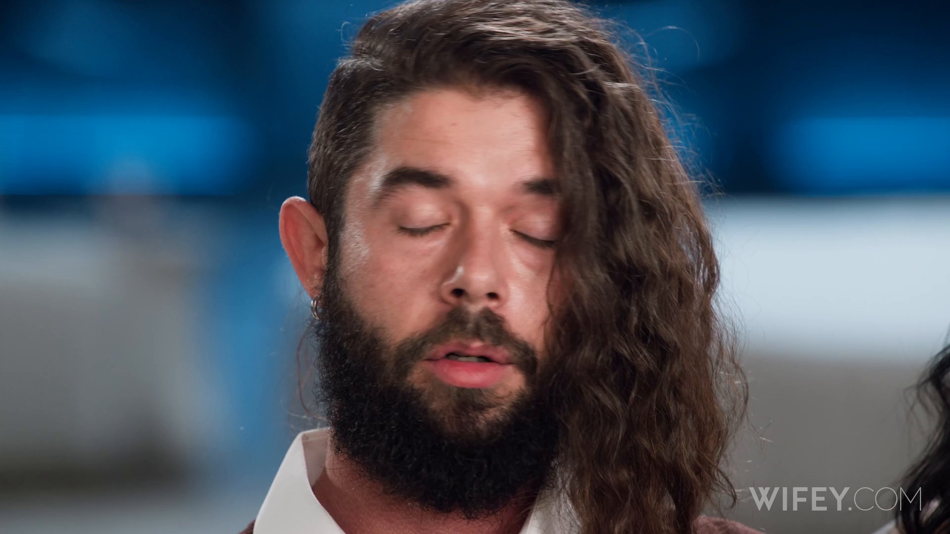 Alyx Urie Dean BBC Crazy Hotwife Puts On Show For Hubby WIFEY mp4 0004 — Postimages