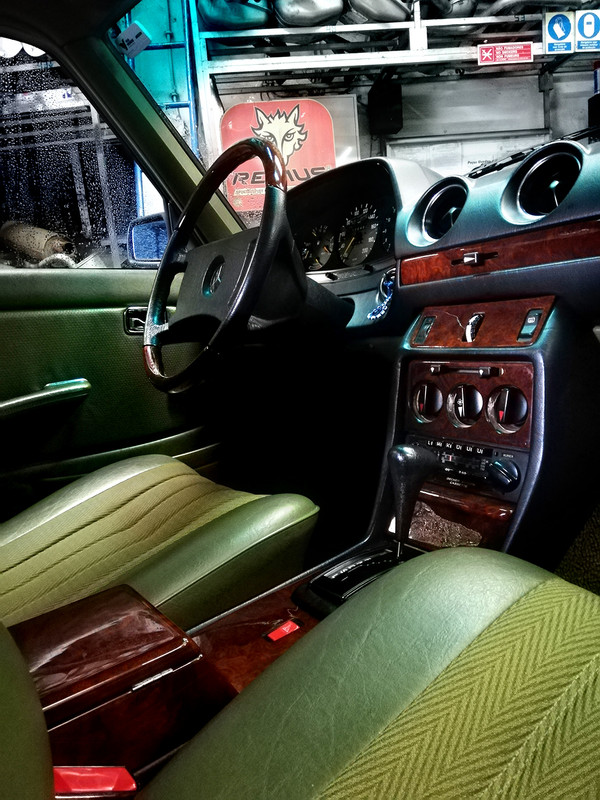 MERC w123 EA2301 5 — Postimages