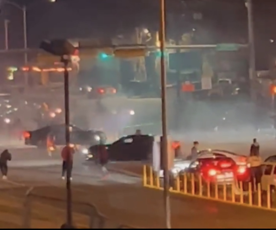 Street racers take over intersections in Austin, TX. Police respond ...