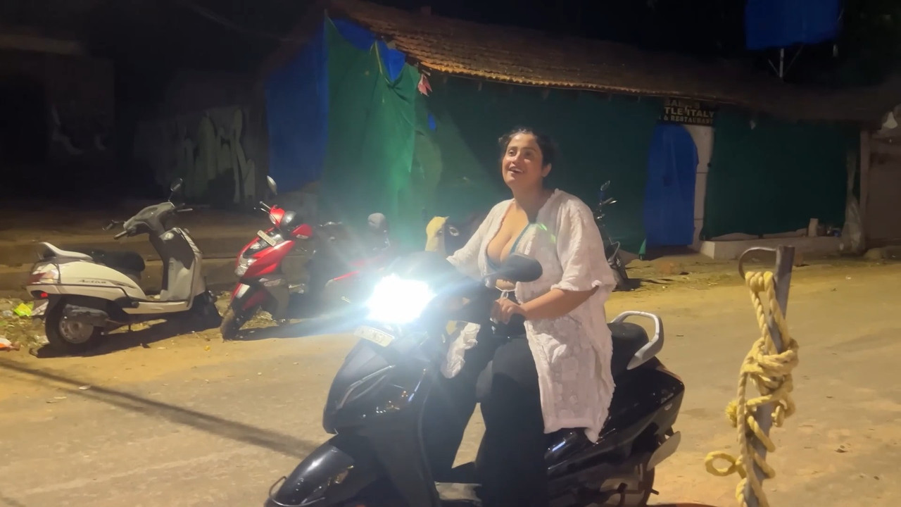 Sexy Hot Girl and Busty girl in goa in bikini cotumes mp4 snapshot 01 03 519 — Postimages