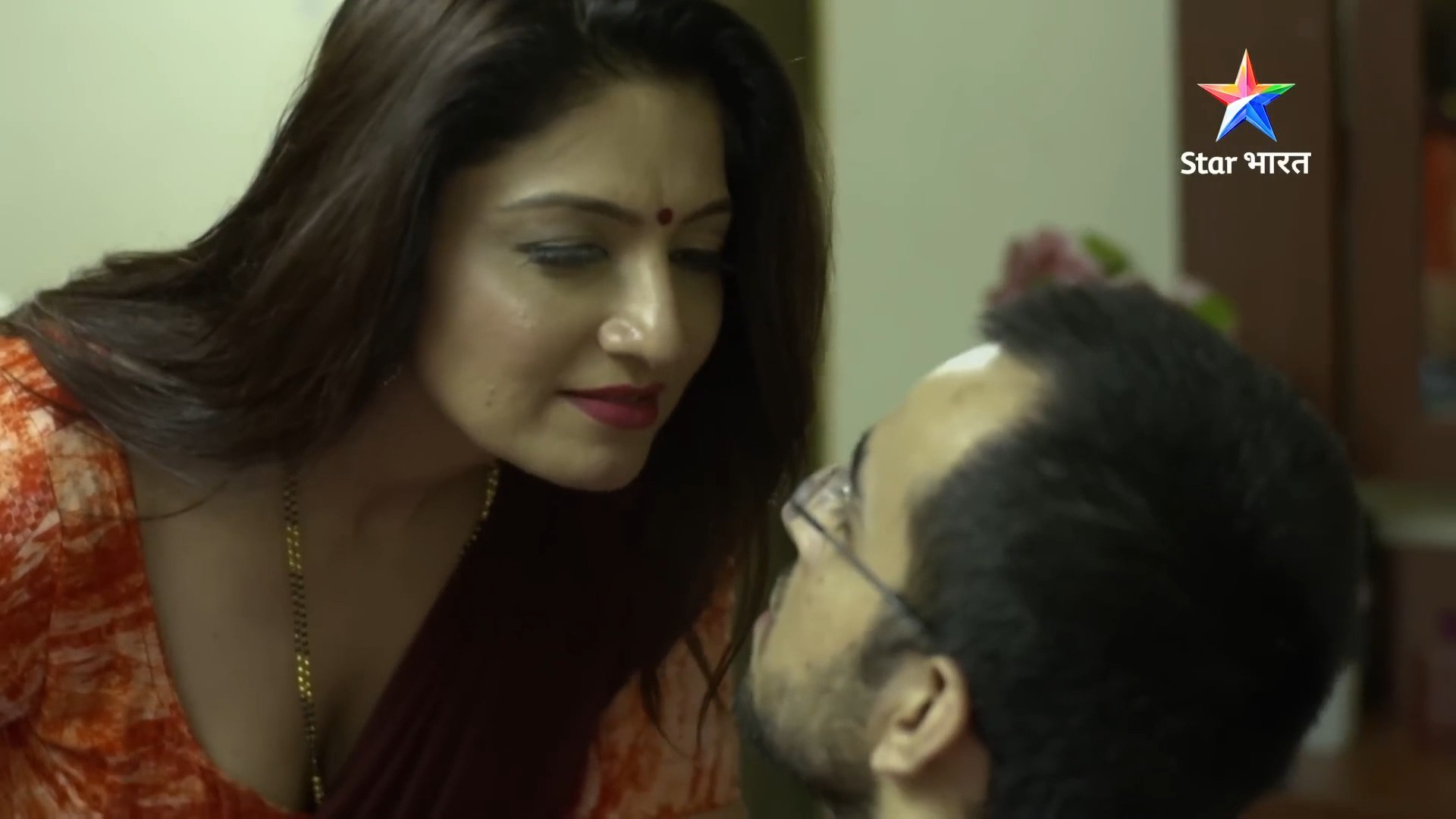 Seductive Lady Sexy Navel and boob scenes tmepting a guy in saree mp4 snapshot 02 24 290 ...