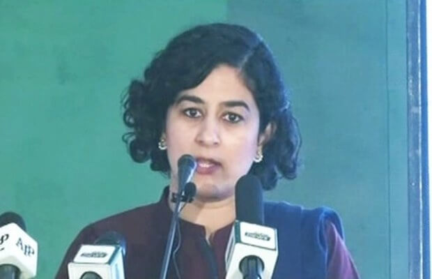 وزیراعظم نے کہا ، مشکلات سے گھبرانا نہیں ہے ..... تانیہ ایدروس بھاگ ...