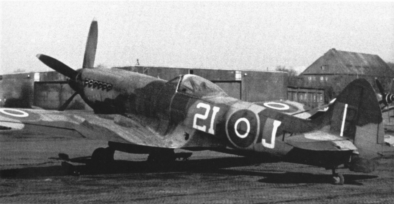 Spitfire XIV RCAF 443 Sqn 2 IJ 01 — Postimages