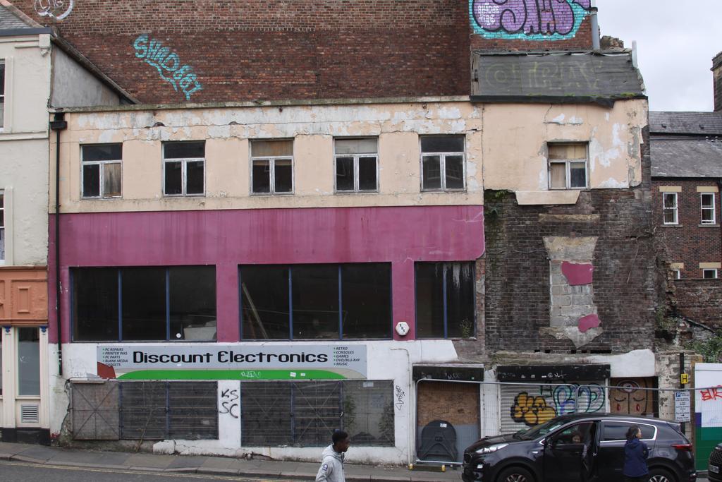 Cross Street, Kard Bar (Tragic fire cost Brian Sandells his life) Re ...