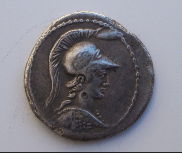 Denario de la gens Vibia. C. VIBIVS - VARVS. Hércules estante a izq. Roma.