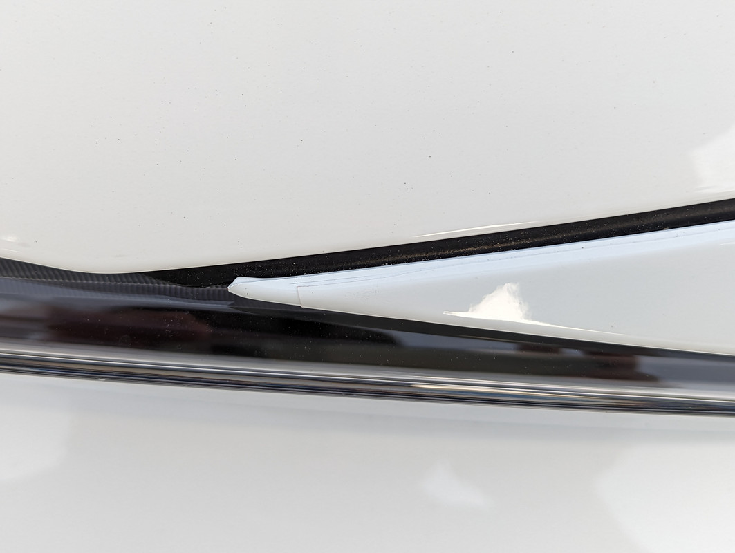 Emblem Trim Right ( Paint Scored) — Postimages