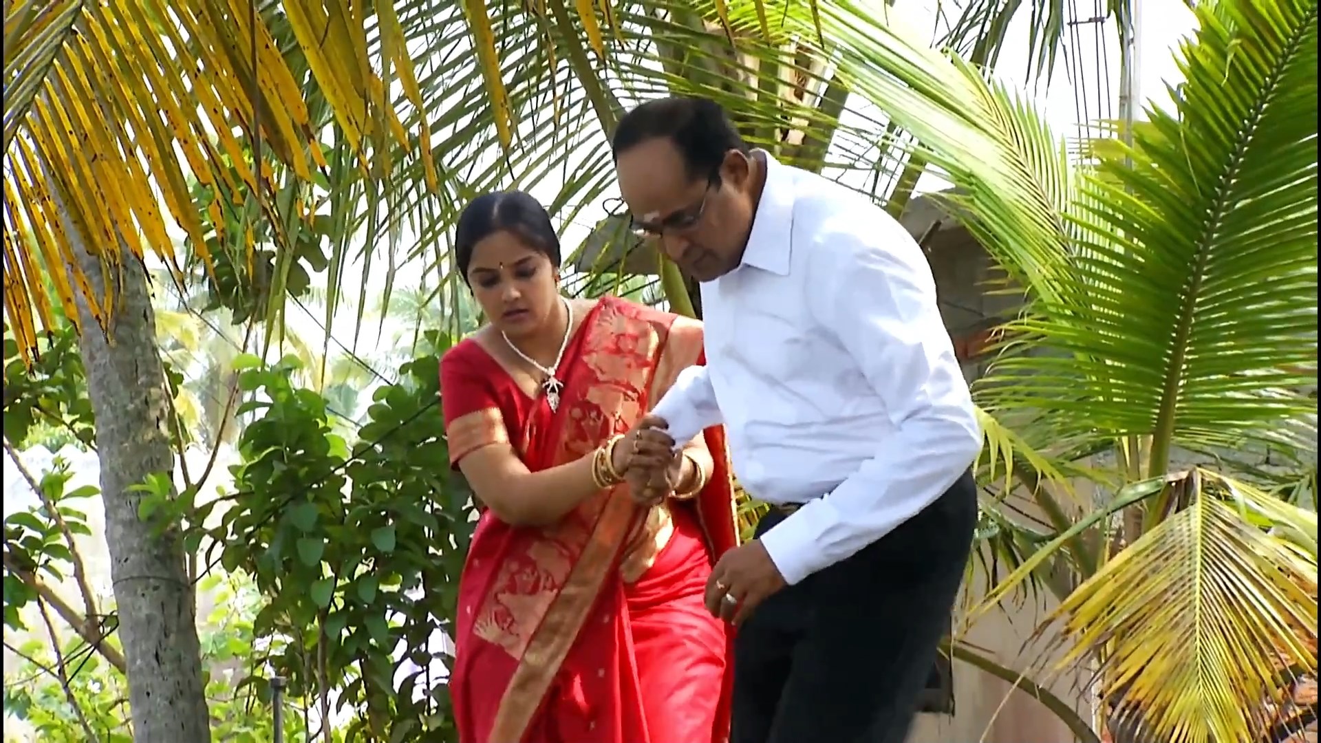 Meena Kumari Rare Navel show mp4 snapshot 00 17 498 — Postimages