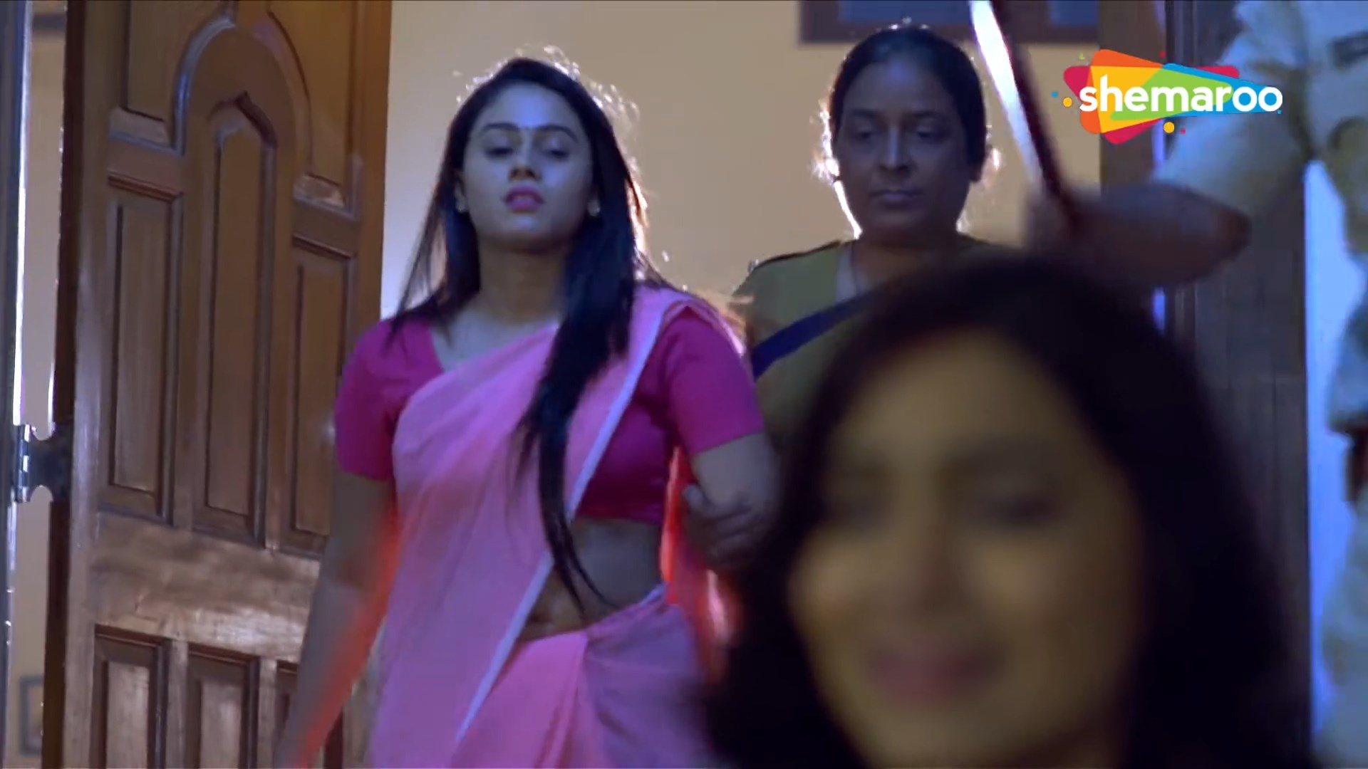 Hot Aunty And Girl Sexy Deep Wide Navel And Steamy Scenes Crime World