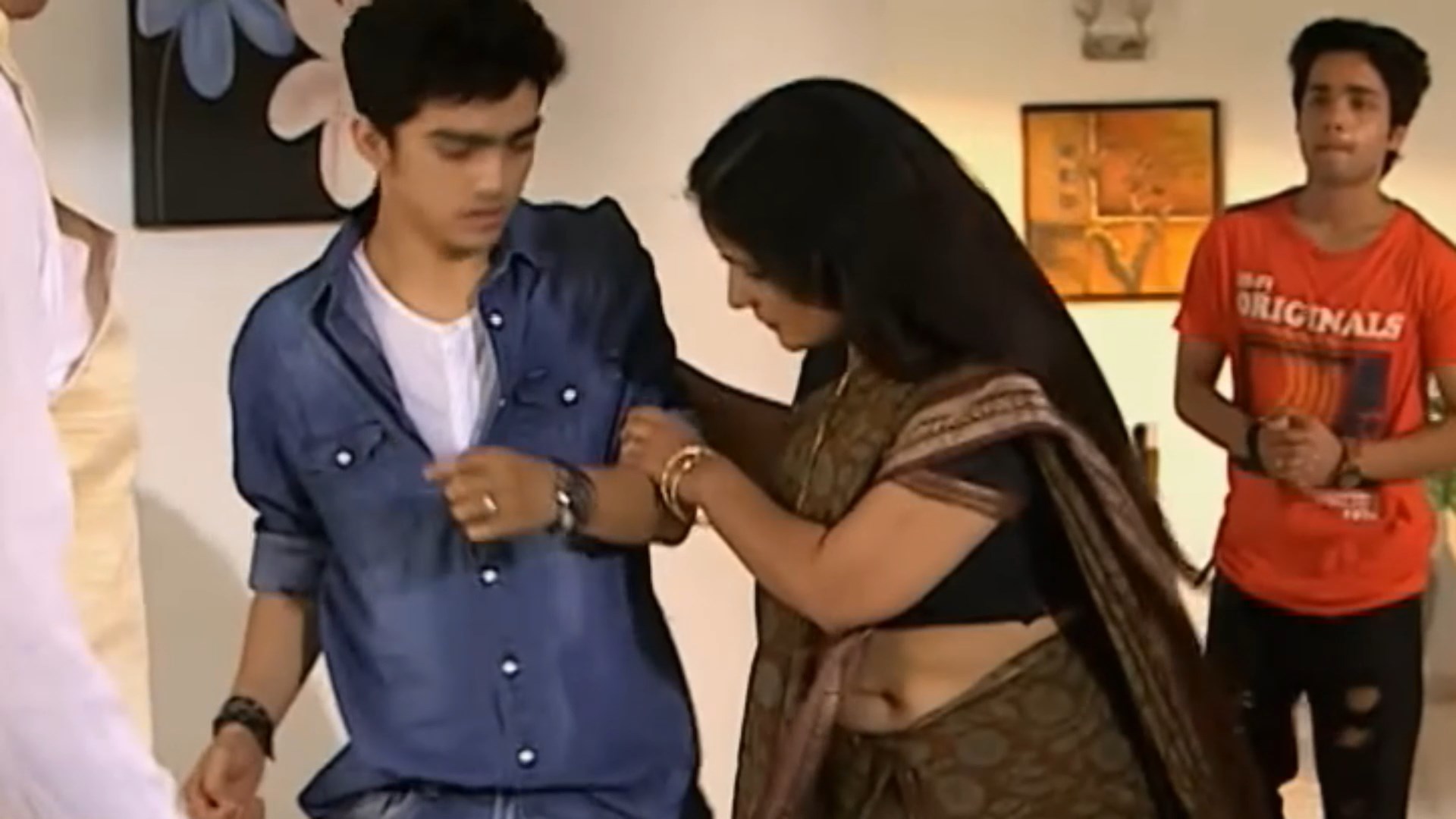 Desi Sexy Serial actress Deep big anvel slips in saree crime patrol mp4 snapshot 00 04 542 ...