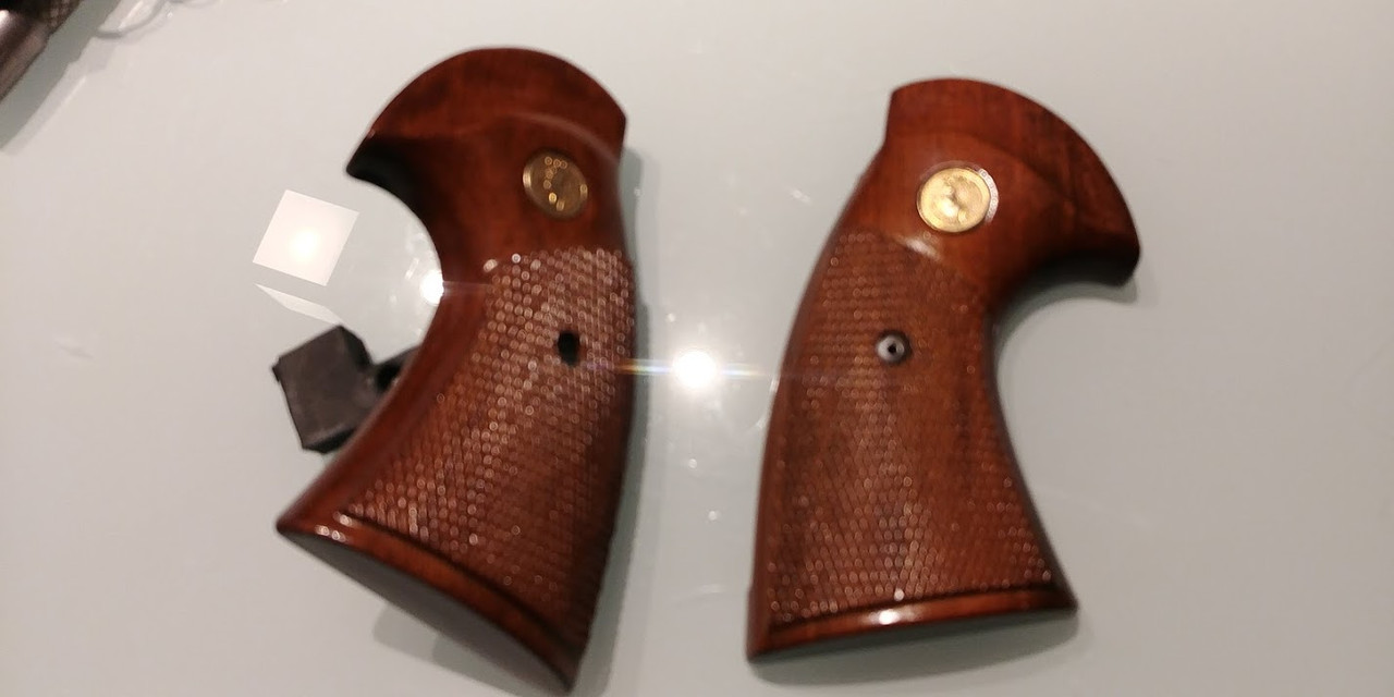Help ID Python grips (original or not? what gen?) | Colt Forum