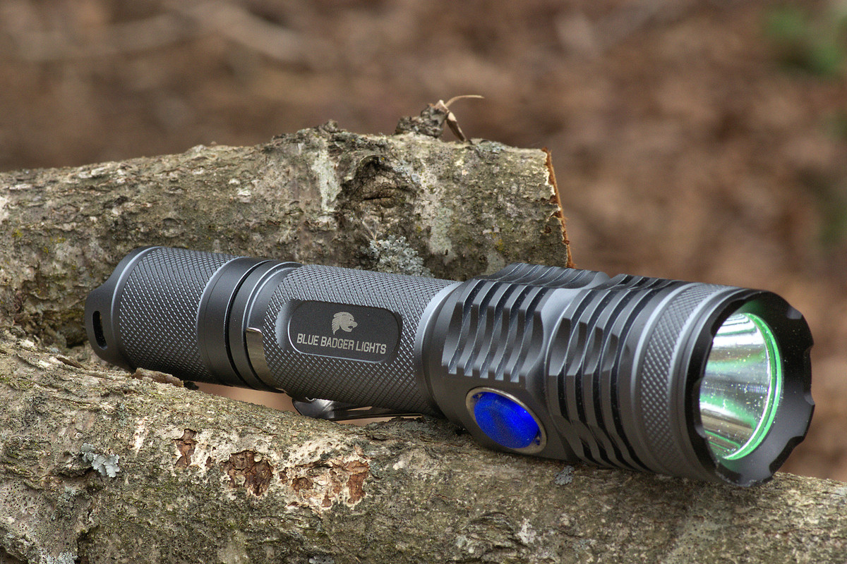 (Review) Blue Badger Lights - Eagle 1500 - 18650 Flashlights ...