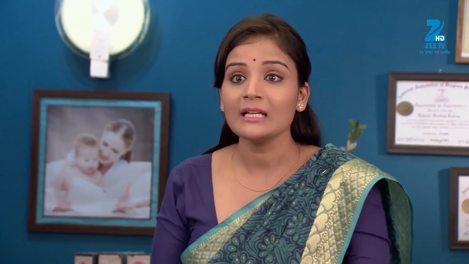 Hot Serial actress navel show in greens saree kumkum bagya x264 mkv ...