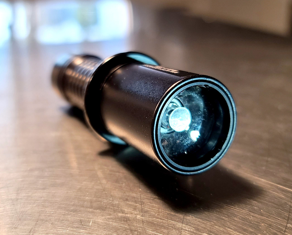 Surefire E2D Defender Ultra VS Malkoff Bodyguard V2 - 18650 Flashlights ...