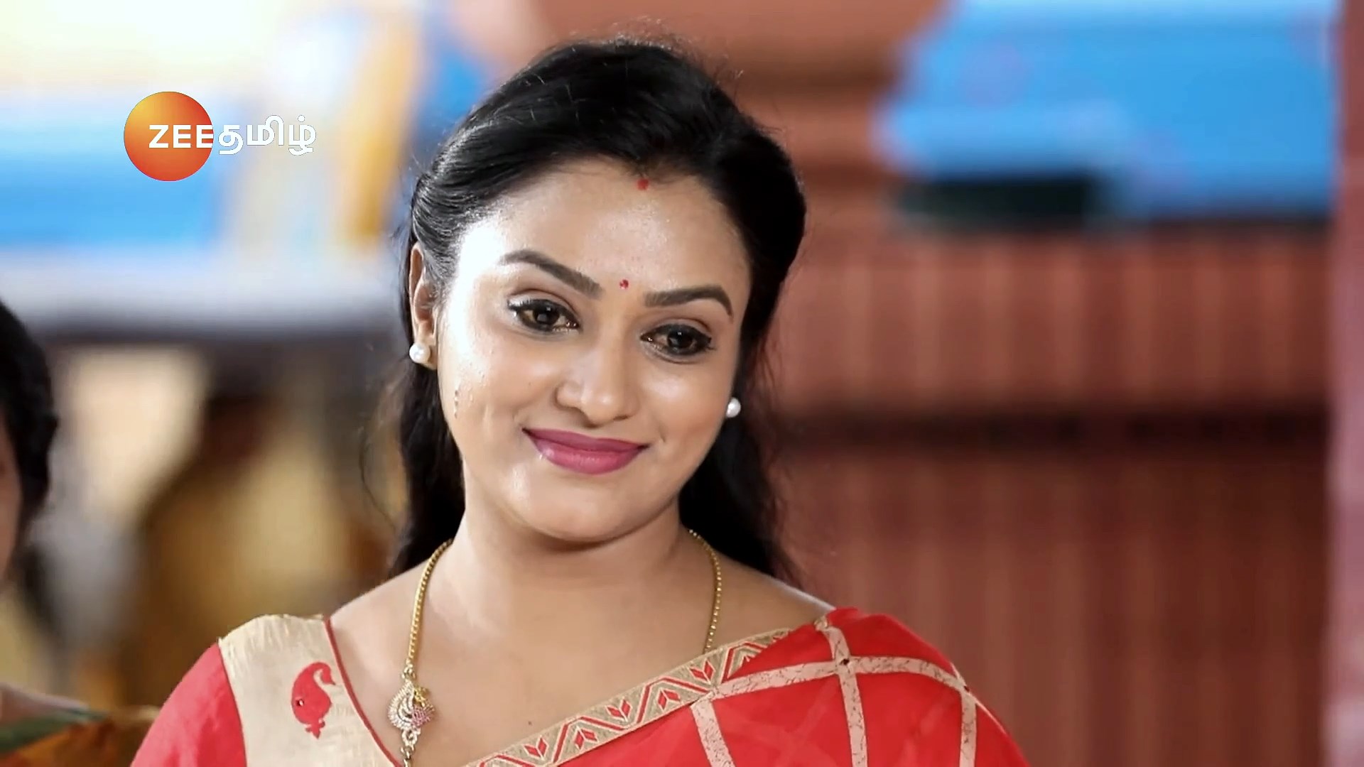 Swathi Sexy Big Deep Navel in Red Saree mp4 snapshot 00 03 568 — Postimages