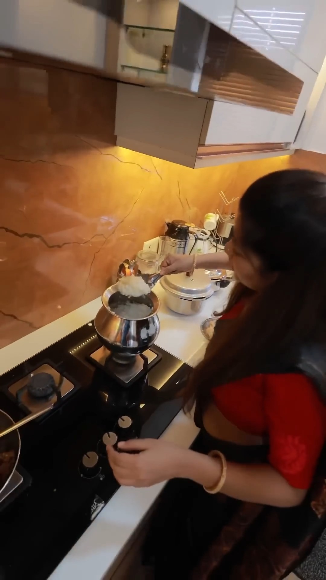 sanju techy girl firend big deep navel hole in saree mp4 snapshot 00 07 421 — Postimages