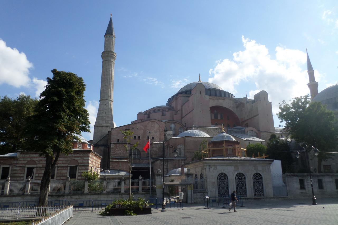 SAM 3974 — Postimages