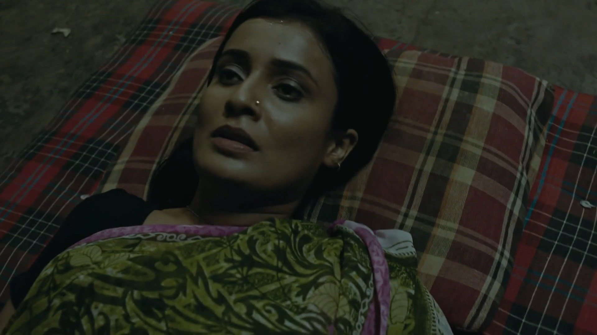 Hot Sexy girls navel,boob Scenes from crime patrol mkv snapshot 01 32 ...