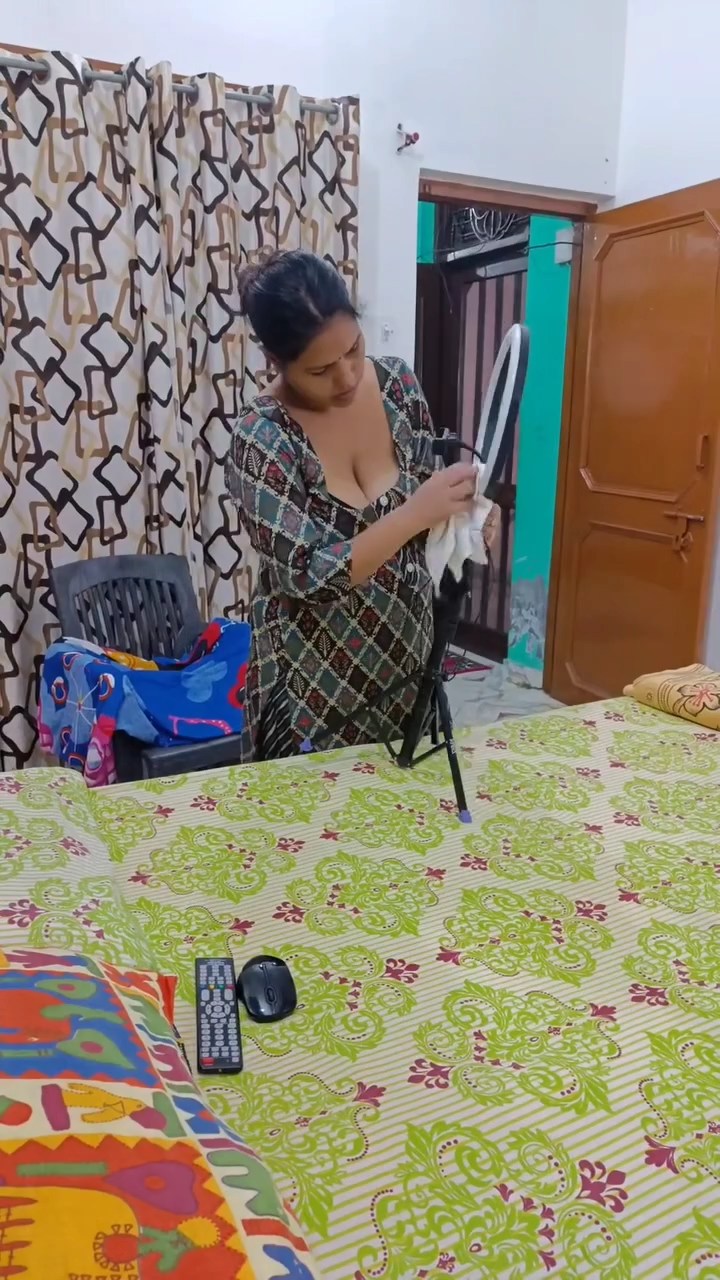 desi aunty wide downblouse cleavage show mp4 snapshot 04 50 000 — Postimages