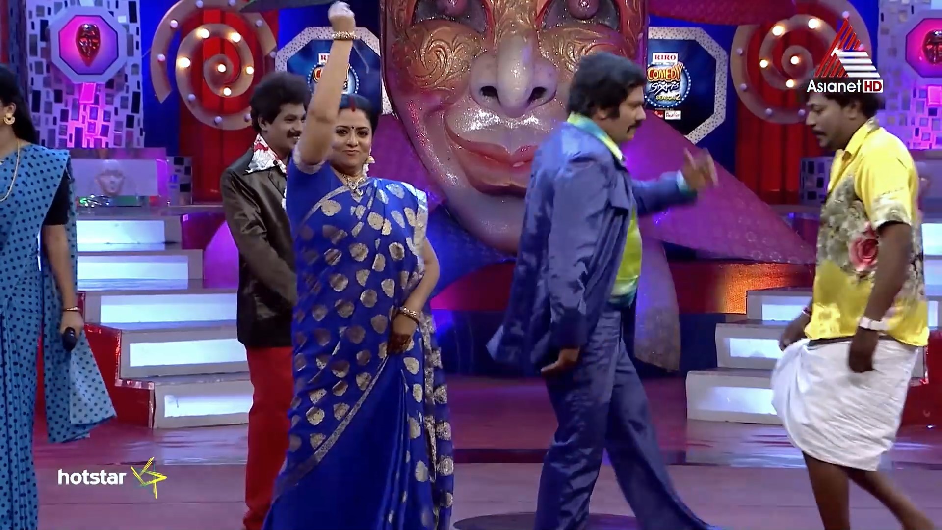 Roopasree Sexy Big Wide Tummy and Deep Navel Hole , Ass in Blue Saree ...