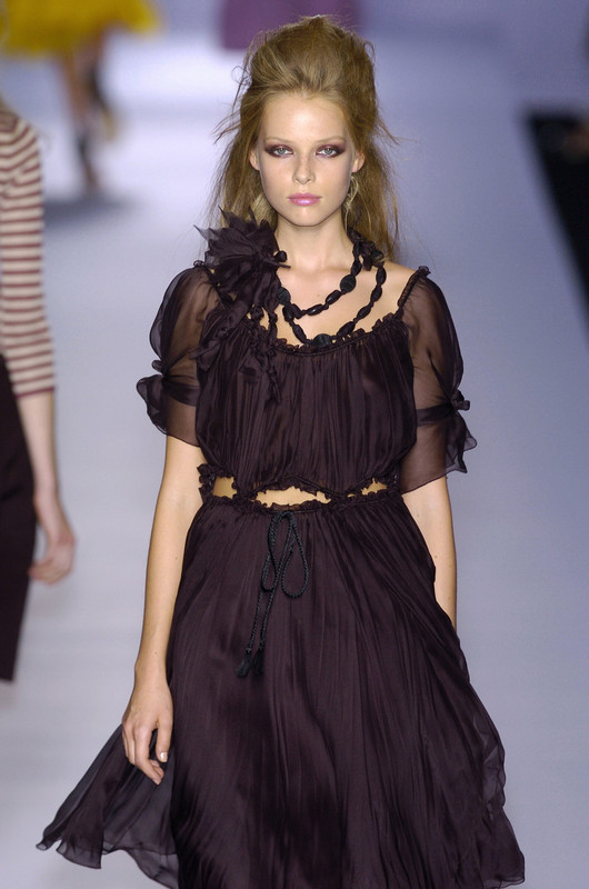 Alberta Ferretti Spring 2005 3 YXRa Tijq Ozx — Postimages