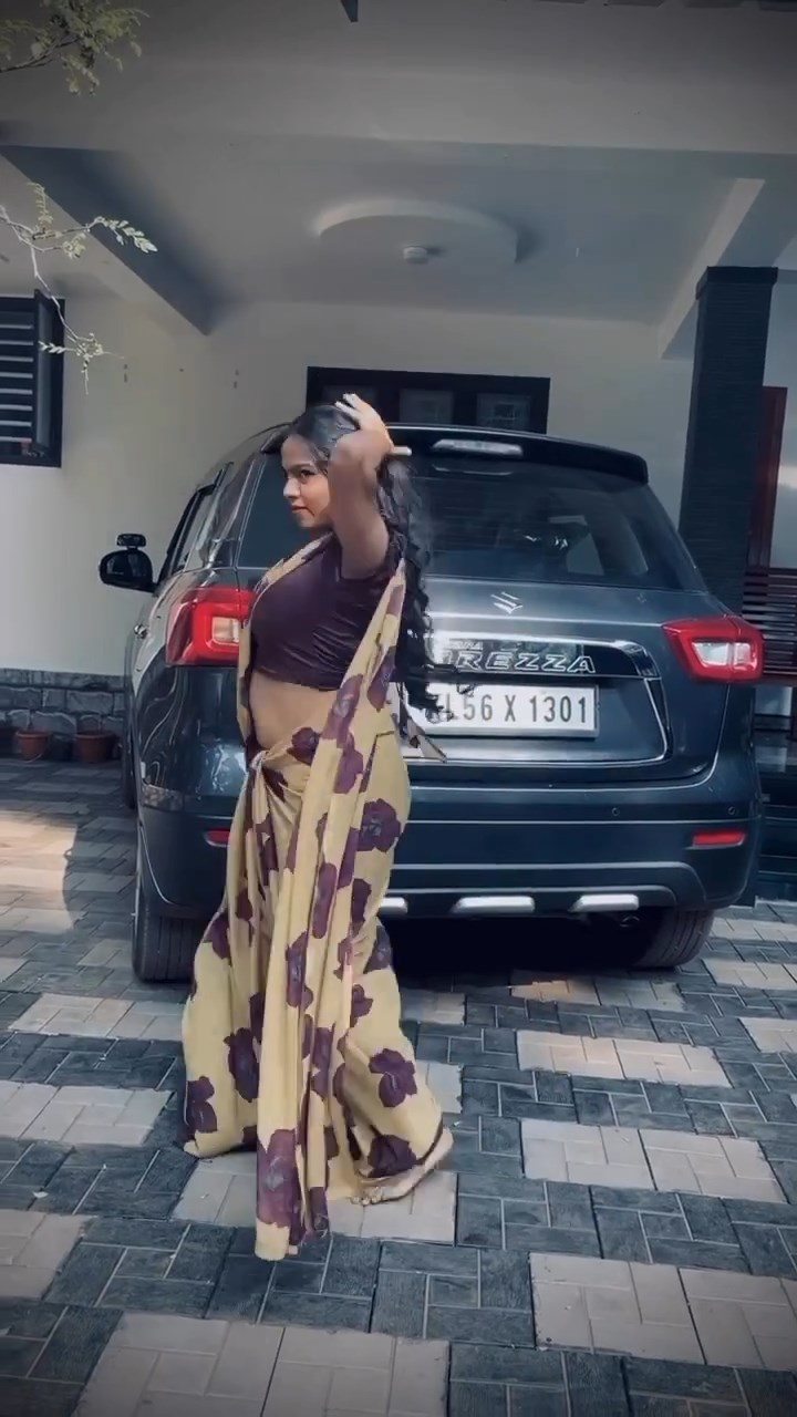 Malayali Girl Sexy Deep Navel in Saree mp4 snapshot 00 07 201 — Postimages