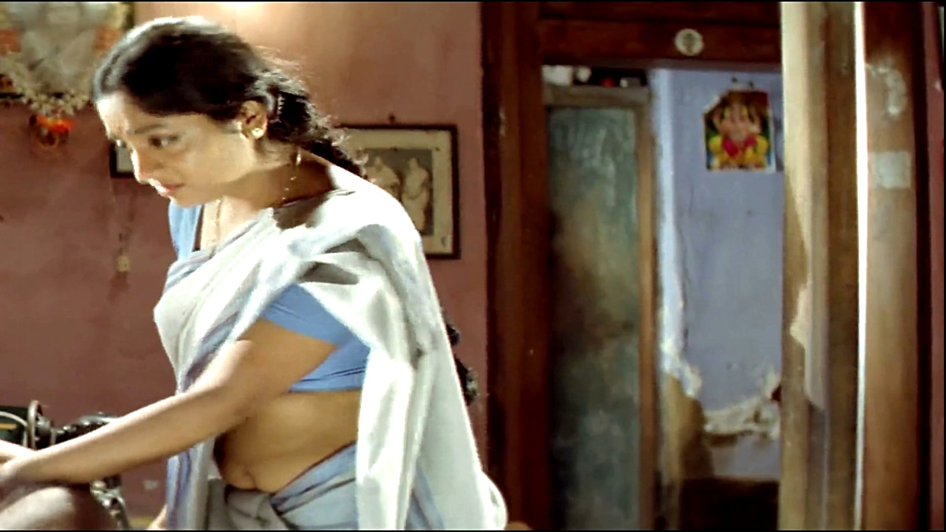 Lekshmi Sharma Sexy open Navel in Saree divx snapshot 00 08 524 — Postimages