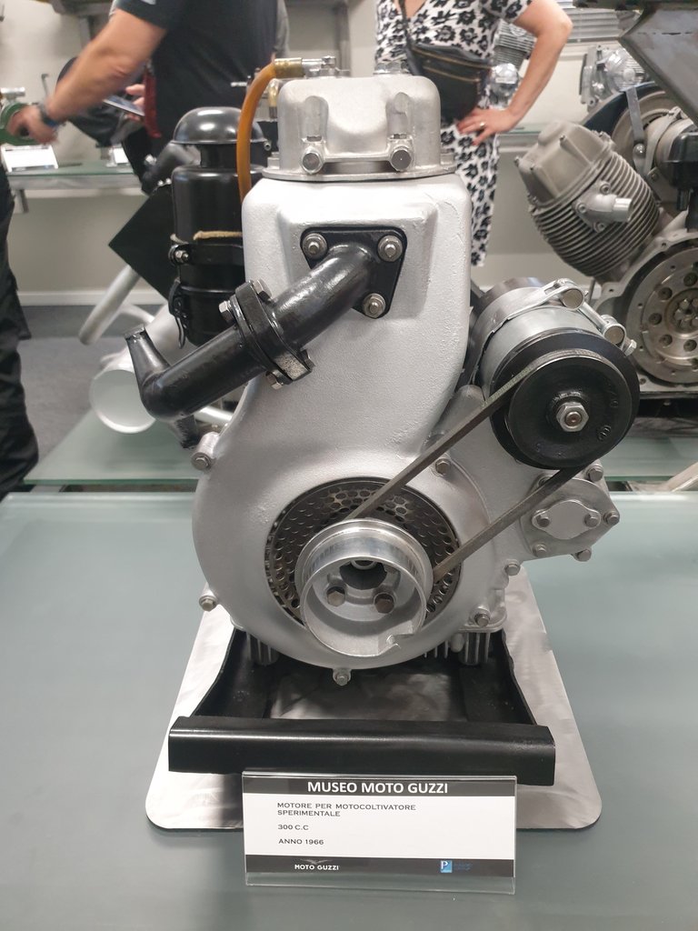 MOTO GUZZI ENGINE 07 — Postimages