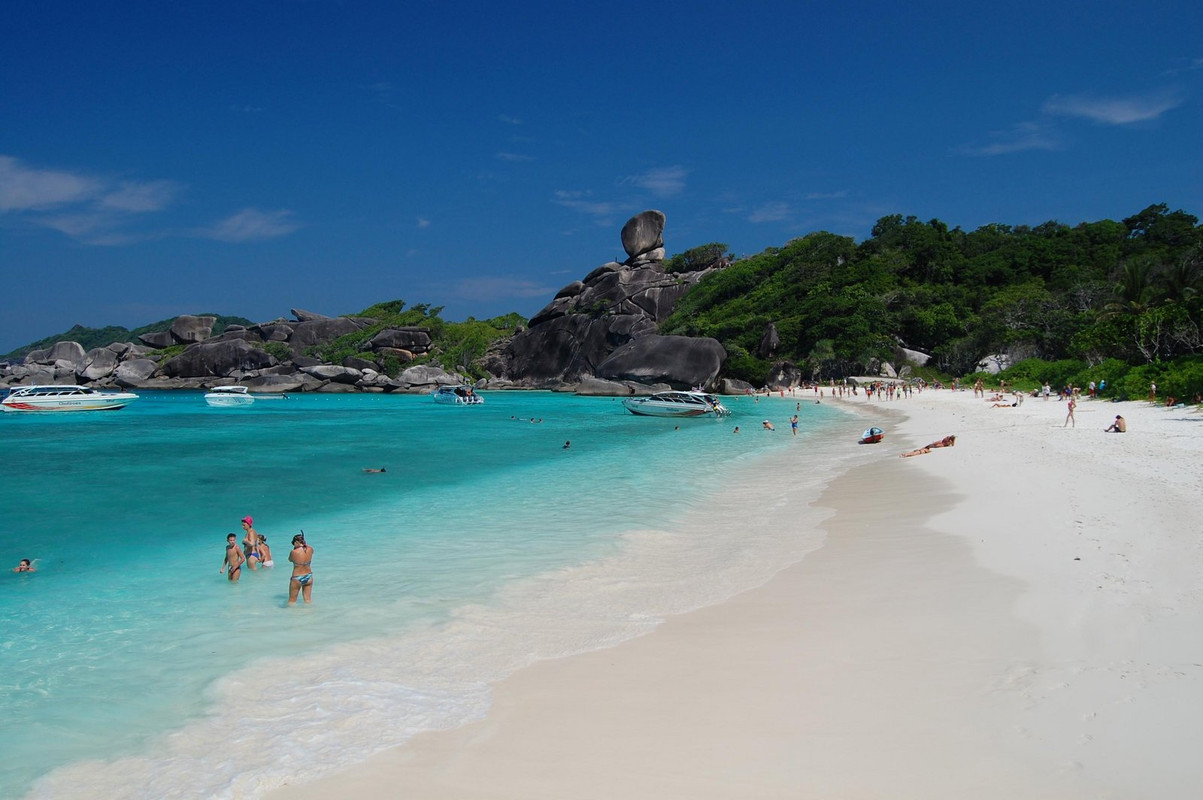 World Thailand Winter holidays at the beach on the island of Koh Tao Thailand 061767 — Postimages