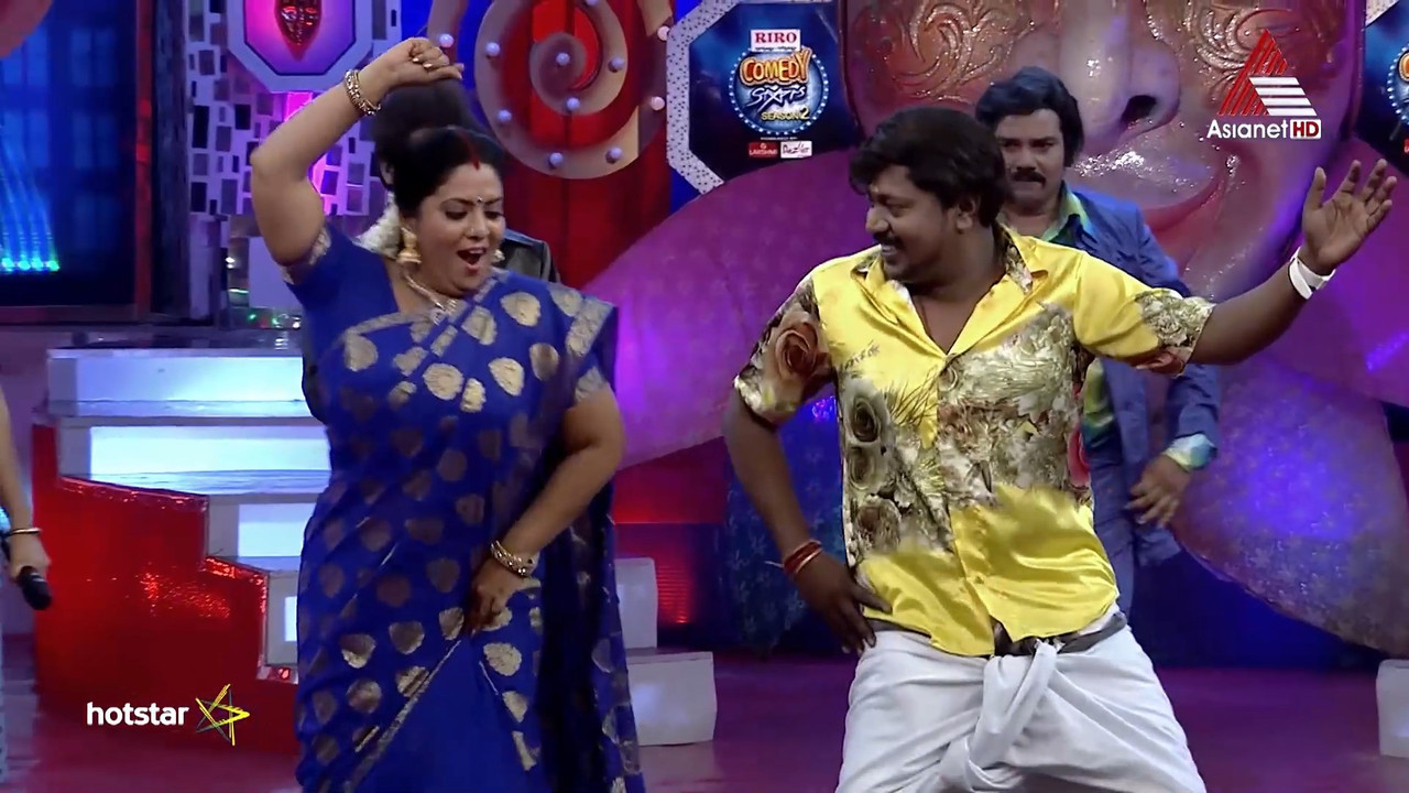 Roopasree Sexy Big Wide Tummy and Deep Navel Hole Ass in Blue Saree mp4 ...