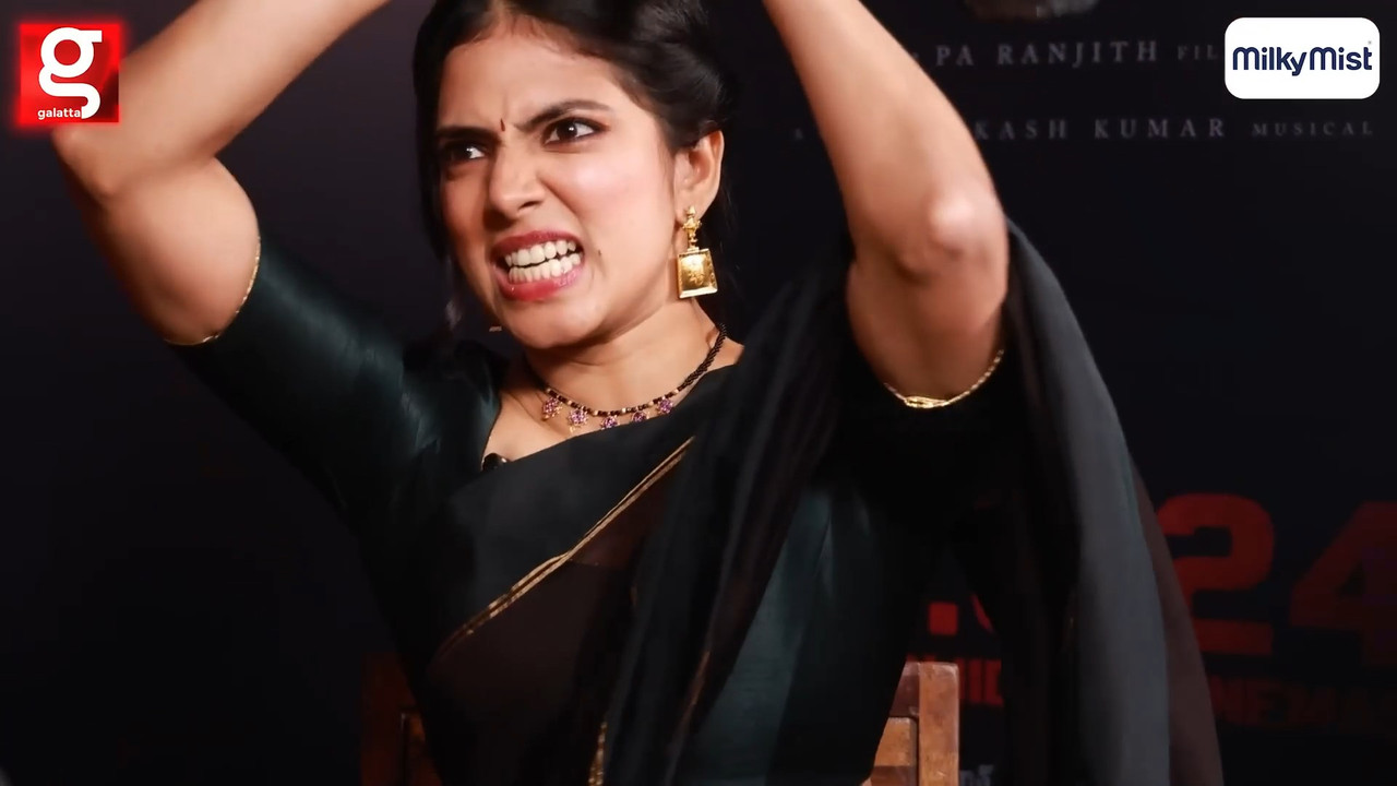 Malavika & Parvathy Sexy Navel in Black Saree mp4 snapshot 01 03 424 — Postimages
