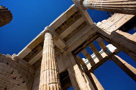 Why did ancient greek architects rarely use arches?