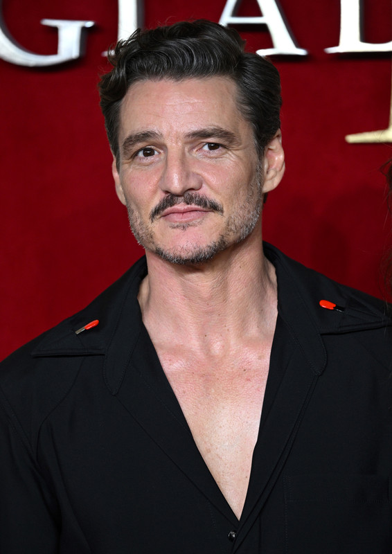 Pedro Pascal 039 — Postimages